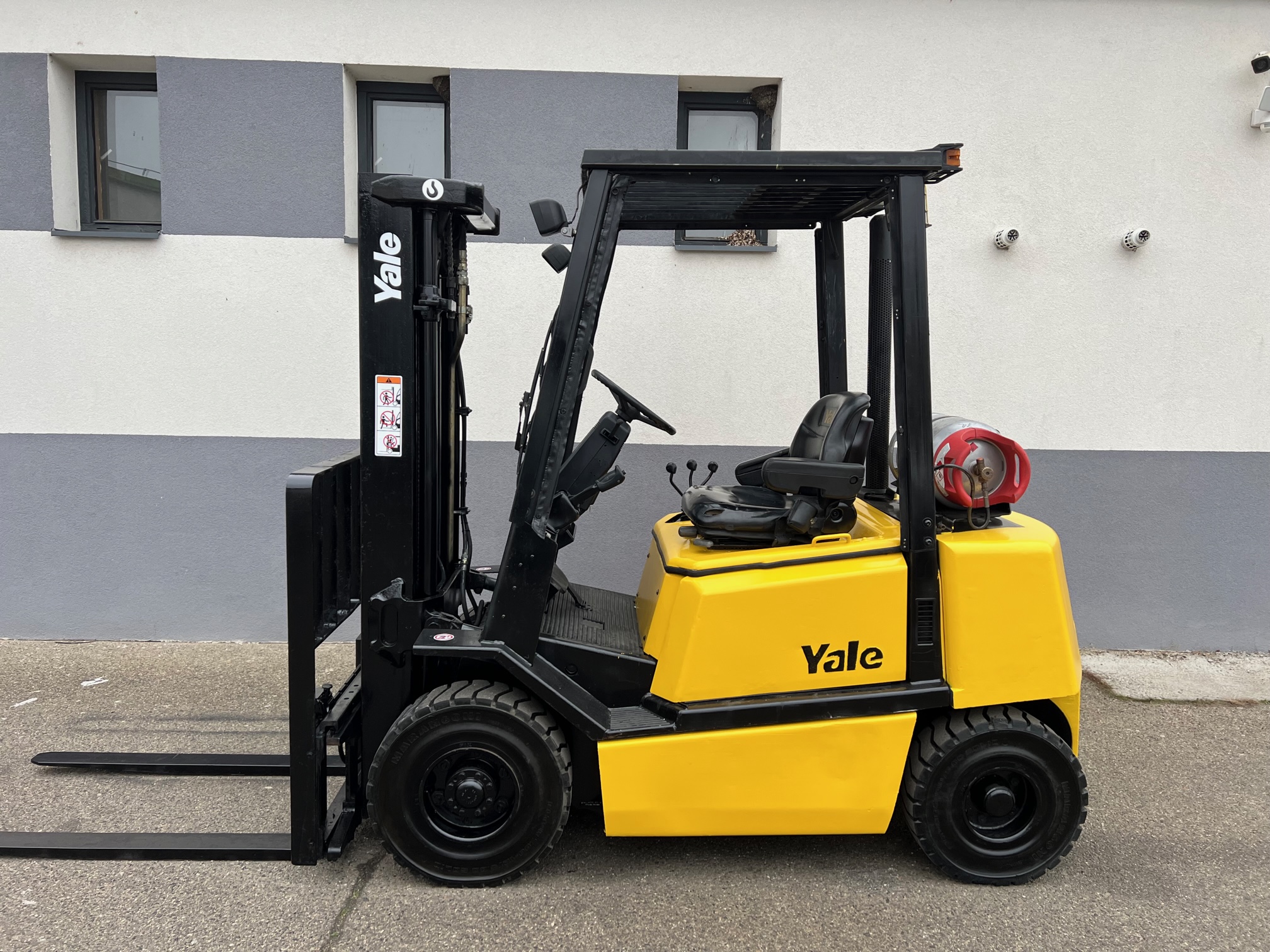 Yale GLP25 LPG 2,5t triplex 4950mm boční posuv - VZV Veselý